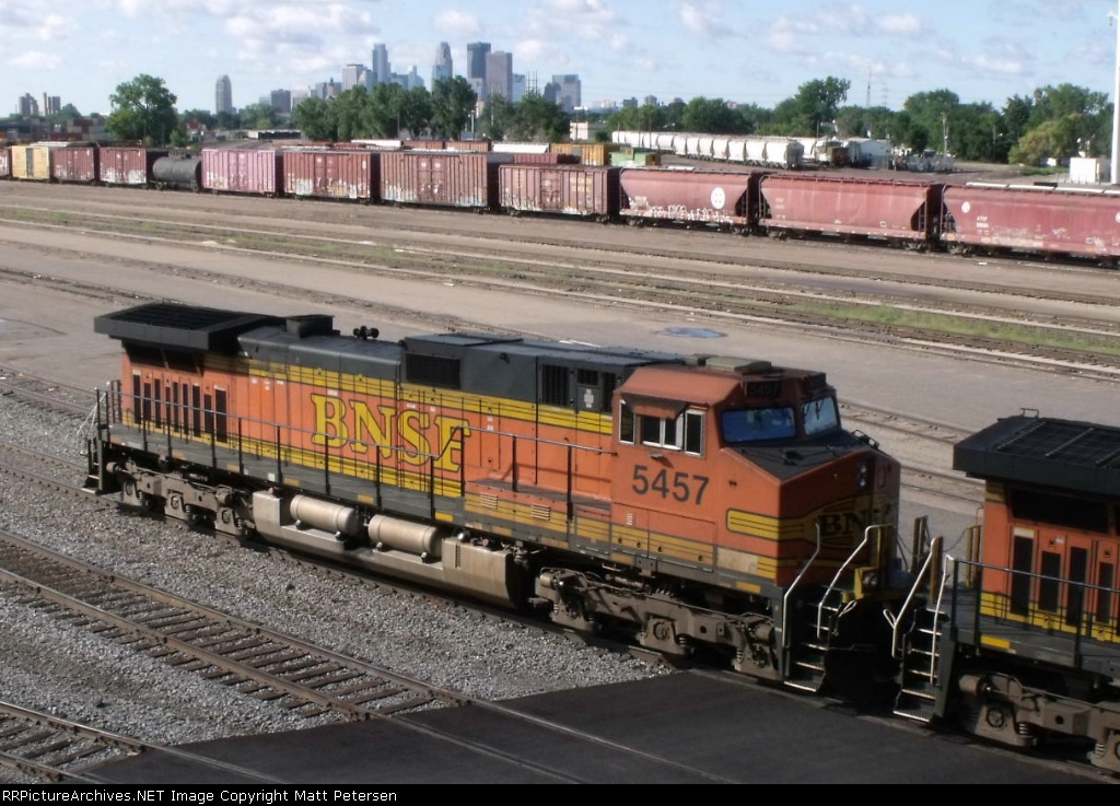BNSF 5457
